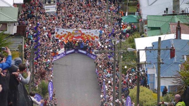 'The chocolate roll', race down world's steepest street