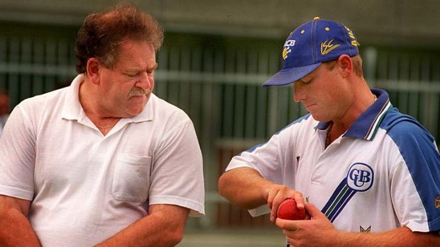 Tributes flow for Warne's spin tutor