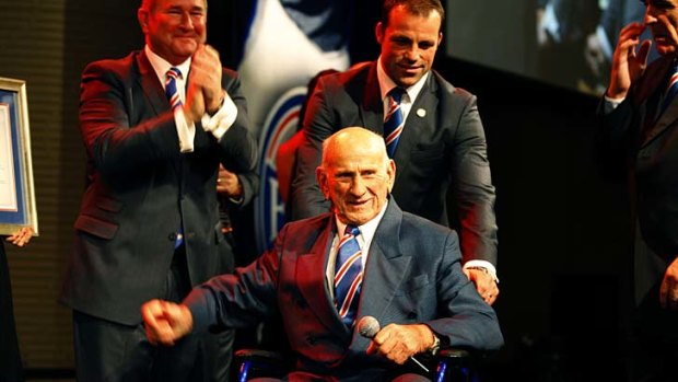 Bulldogs legend Charlie Sutton dies