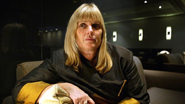 Alleged conwoman's mum wants jails abolished