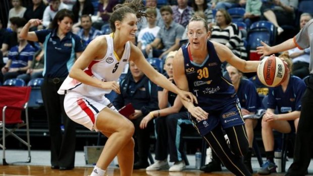 Stephanie Talbot signs with Canberra Capitals