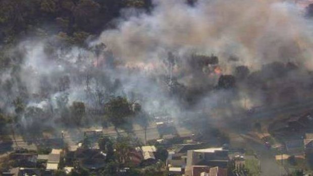 Samson fire sparks bushfire warning near Fremantle