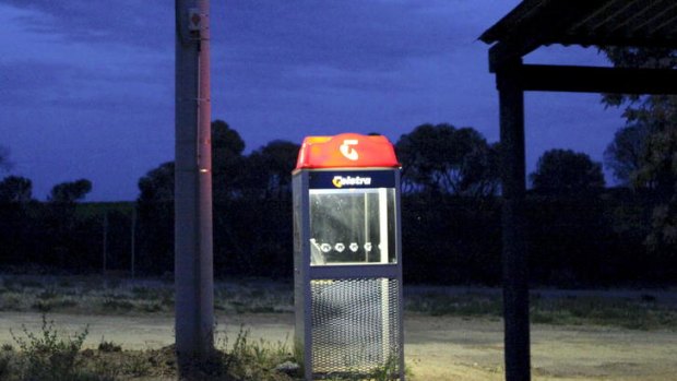 Telstra submits split plans