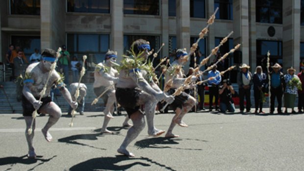 Bureaucrats welcome tourists to Noongar Country