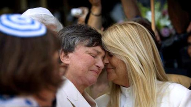 California ushers in gay marriages