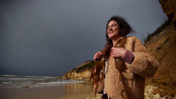 Jenny Crompton scoops Deadly Art Award at the Victorian Indigenous Art ...