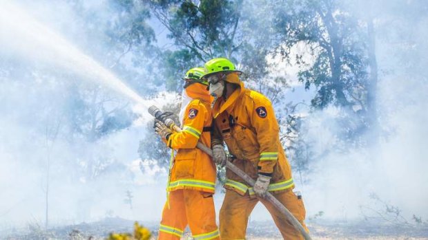 ACT fire crews still fighting Cooma blaze