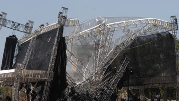 Elton John stage collapse in Mexico injures three