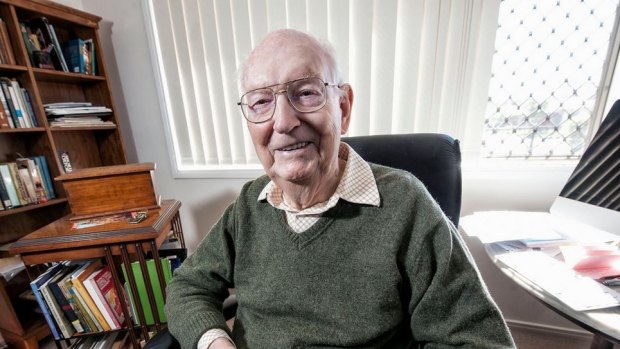 Dr Geoffrey Swan, 87, becomes QUT's oldest ever graduate