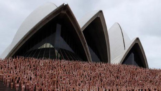 Thousands gather for naked Opera House photos