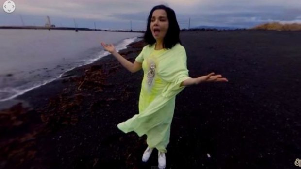 Spinning around: Bjork launches ground-breaking panoramic video for ...