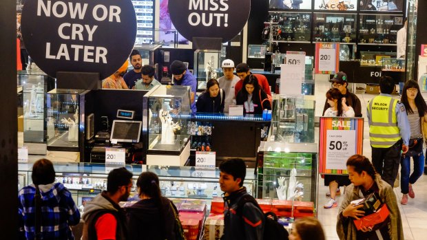 Flat consumer confidence figures cast doubts on economy