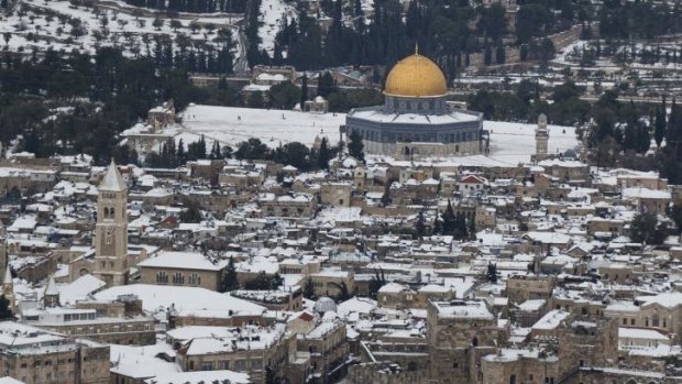 Heavy snow interrupts Jewish sabbath, rain floods Gaza