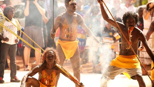 Yunupingu farewelled in dignified dance