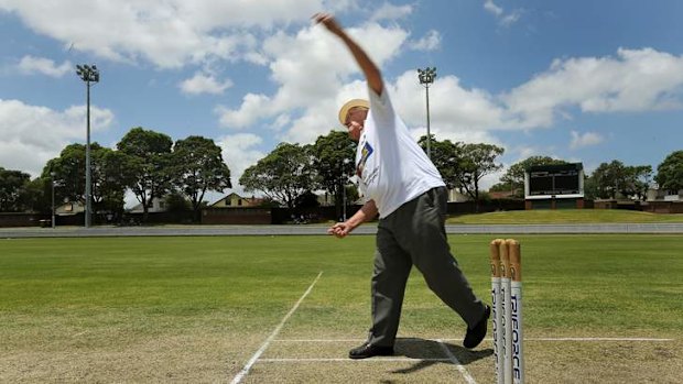 Cricket legend Alan Davidson returns to crease 50 years on