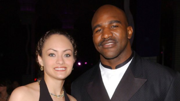 Holyfield's wife says boxer hit her several times