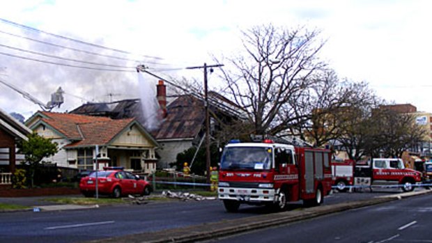 Blaze rips through abandoned Geelong house