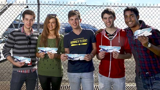 Plane spotters' Dreamliner comes true