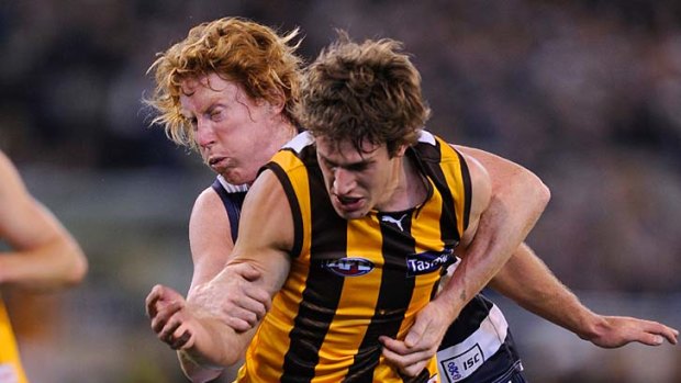 Cats claw home in another classic