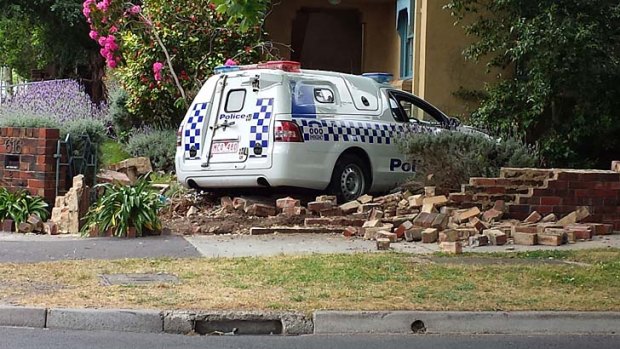 Police injured in van crash