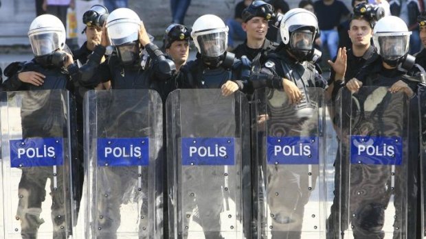 Turkey sacks 350 police officers amid corruption scandal