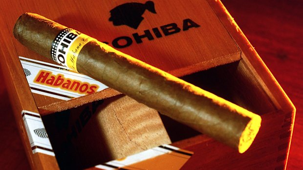 Netanyahu in hot seat over free cigars, pink champagne and secret ...