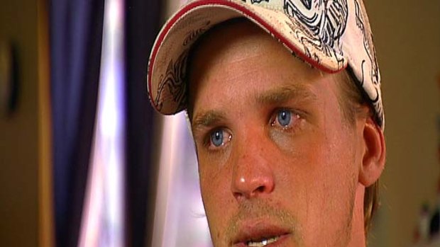 Prison escapee crosses two suburbs and Brisbane River to have a beer