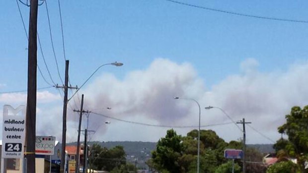 Hovea man dies defending home from Perth hills bushfires