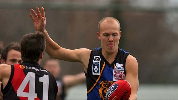 Ablett firing and back in the hunt