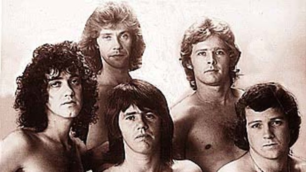 Howzat, Harv: band honour a fallen friend