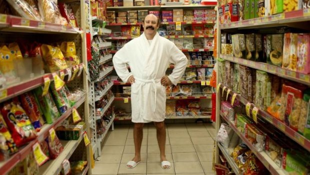 Quirky comic Sam Simmons wins 2015 Barry Award at Melbourne Comedy Festival