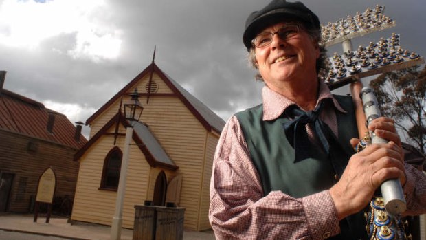 Golden Guitars will go on as planned, says president Dobe Newton