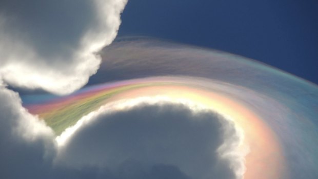 Tourist captures spectacular 'fire rainbow cloud' phenomenon on camera