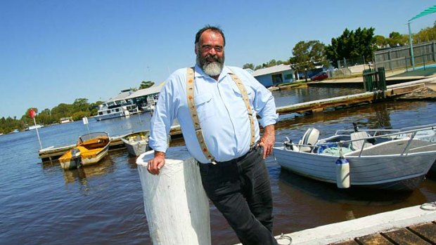 Keep party politics out of councils: outgoing mayor