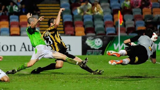 Phoenix get late draw with Fury in the wet