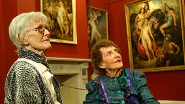 A siren of Lindsay canvases