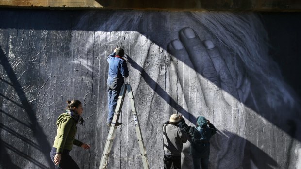 Mural in Footscray pays tribute to indigenous elder Uncle Larry Walsh