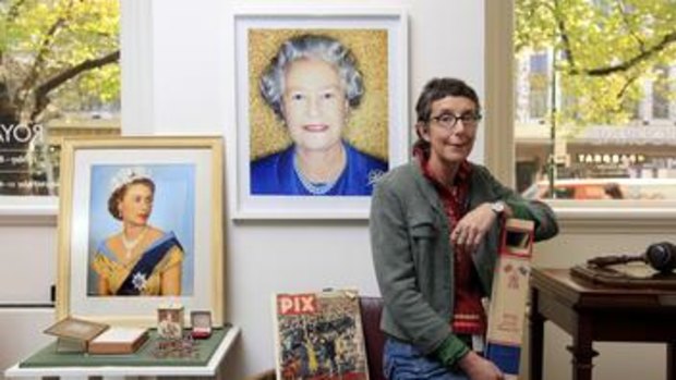 A royal wave to regal visitors of the past