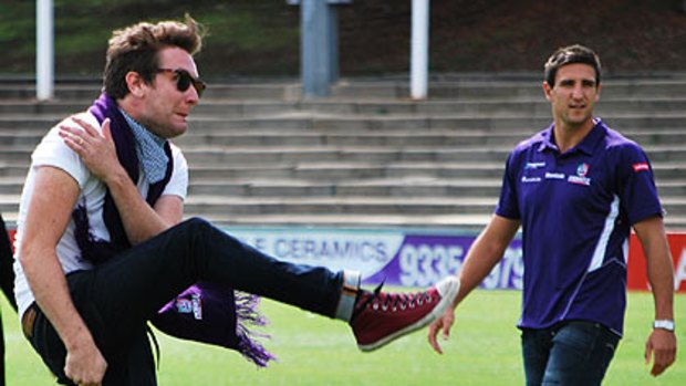 Eskimo Joe offer Dockers a new song