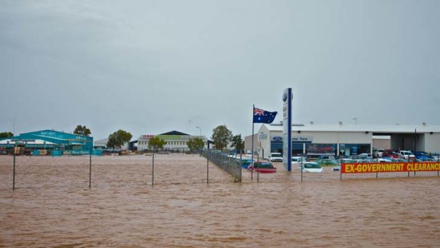 Moree braces for worst flood in decades as river levels climb