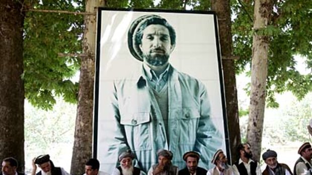 Kabul locks down in fear of Taliban