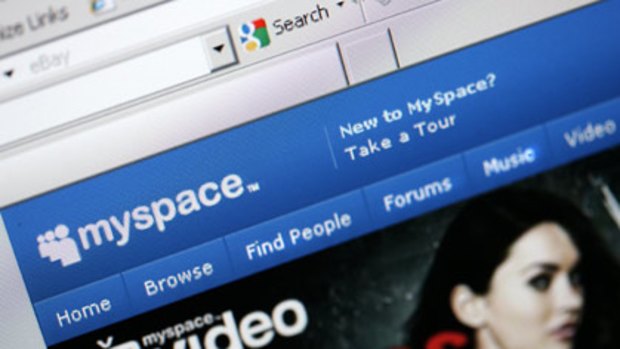 MySpace tanks as social networks soar