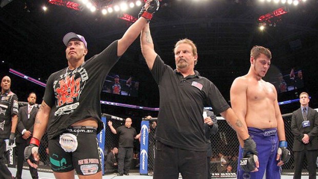 Perth MMA fighter victorious in UFC Octagon despite broken ribs