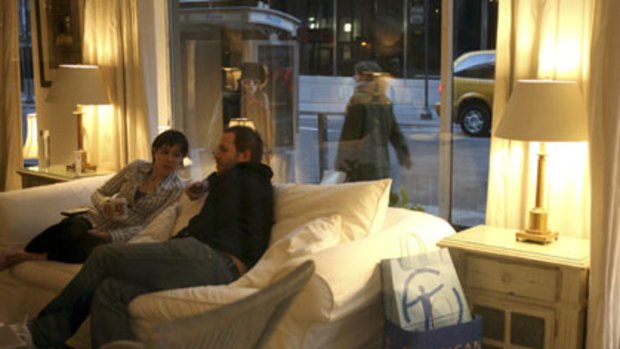 Couple expose themselves for free hotel room