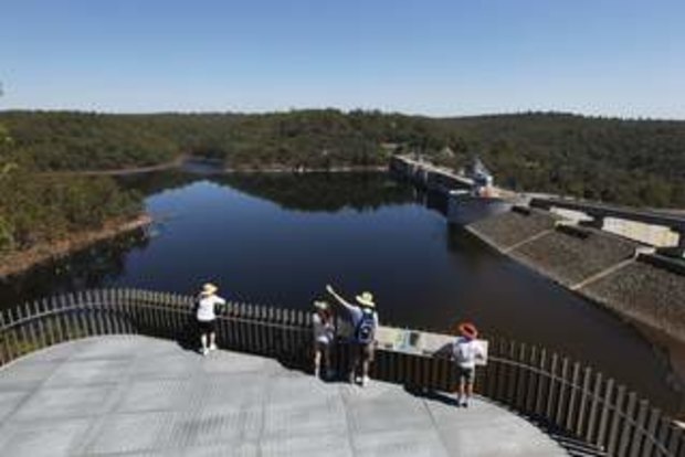 Raise Warragamba, says dam expert