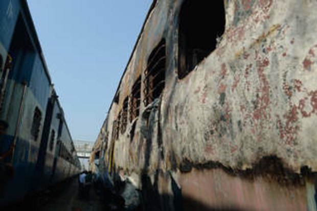 Indian train fire kills nine near Mumbai