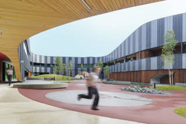A school design free of limits
