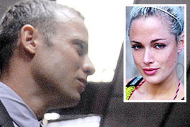 Pistorius to hold memorial for girlfriend