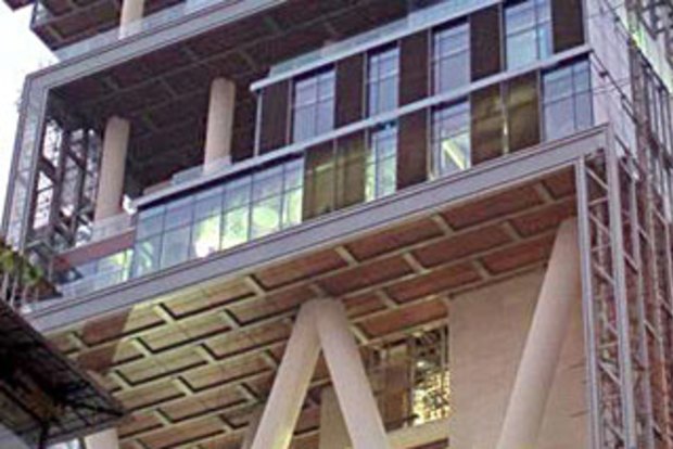 India's richest man builds world's first billion-dollar home