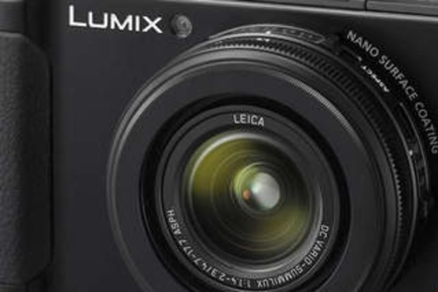 Compact digital cameras with viewfinder: zoom with a view